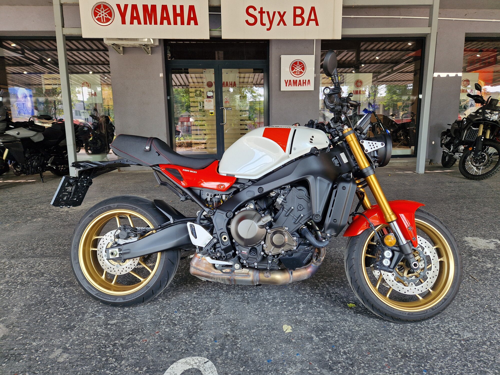 YAMAHA XSR900 2025 legend red DEMO | Styx.sk