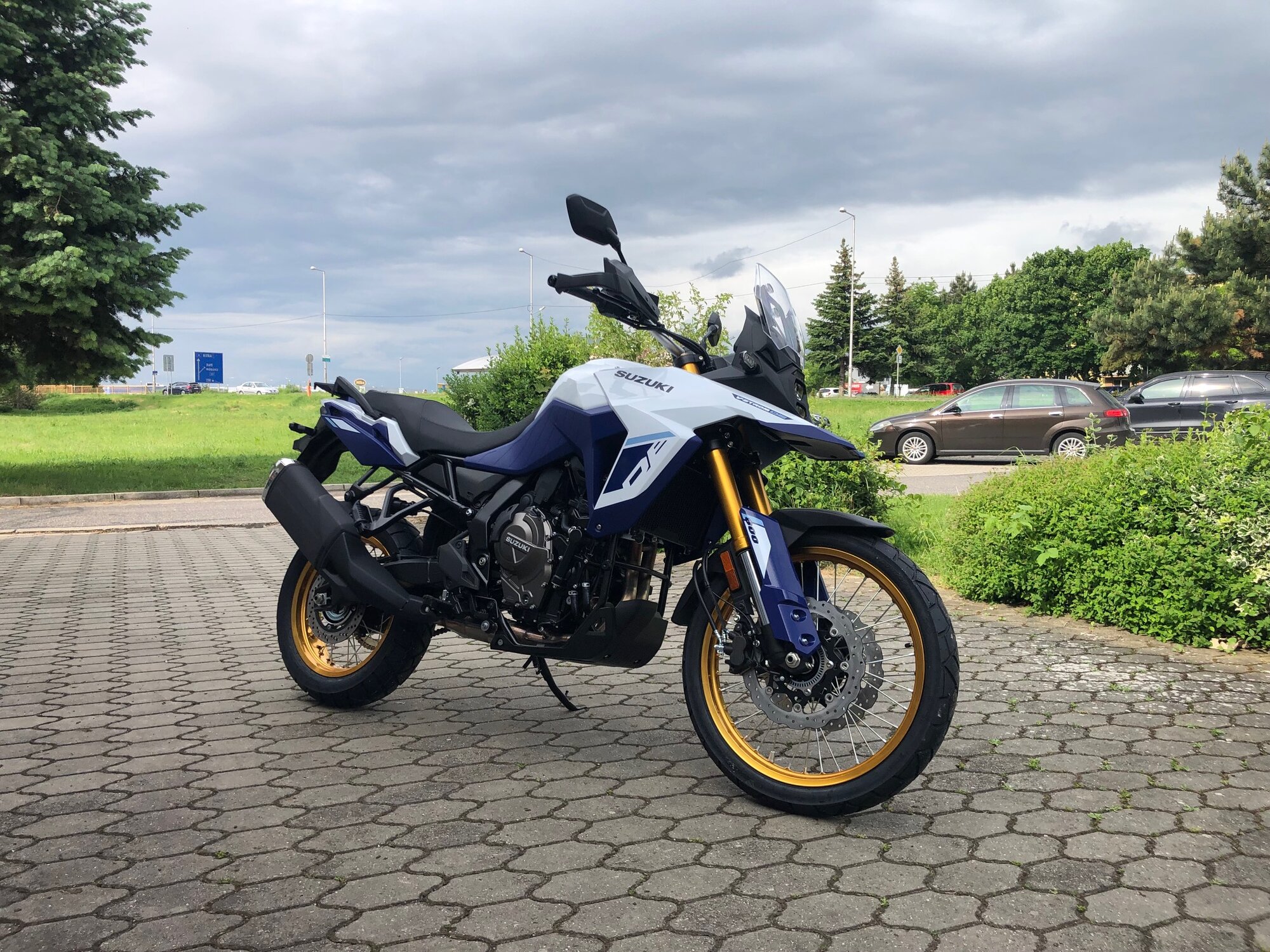 SUZUKI DL800DE BIELA | Styx.sk