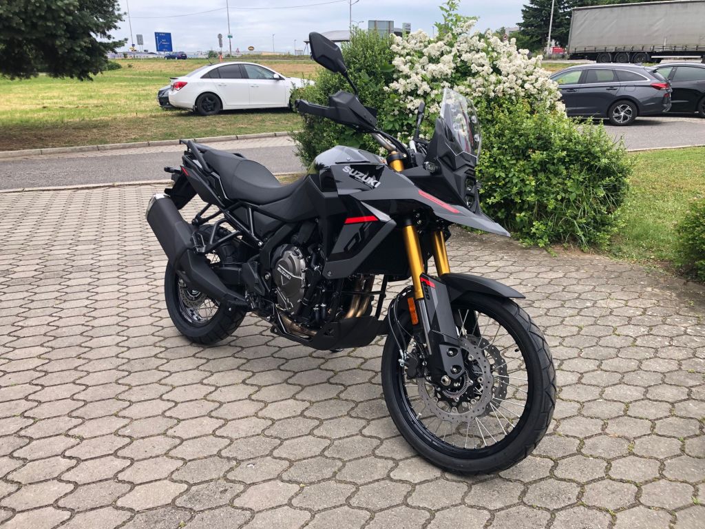 SUZUKI DL800DE ČIERNA | Styx.sk