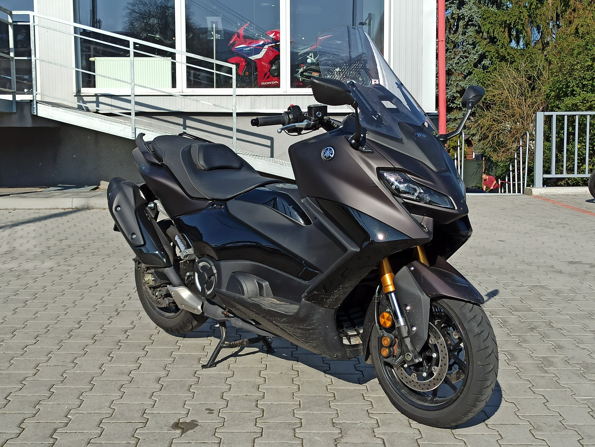 YAMAHA TMAX 560 Tech Max DEMO - dark magma | Styx.sk